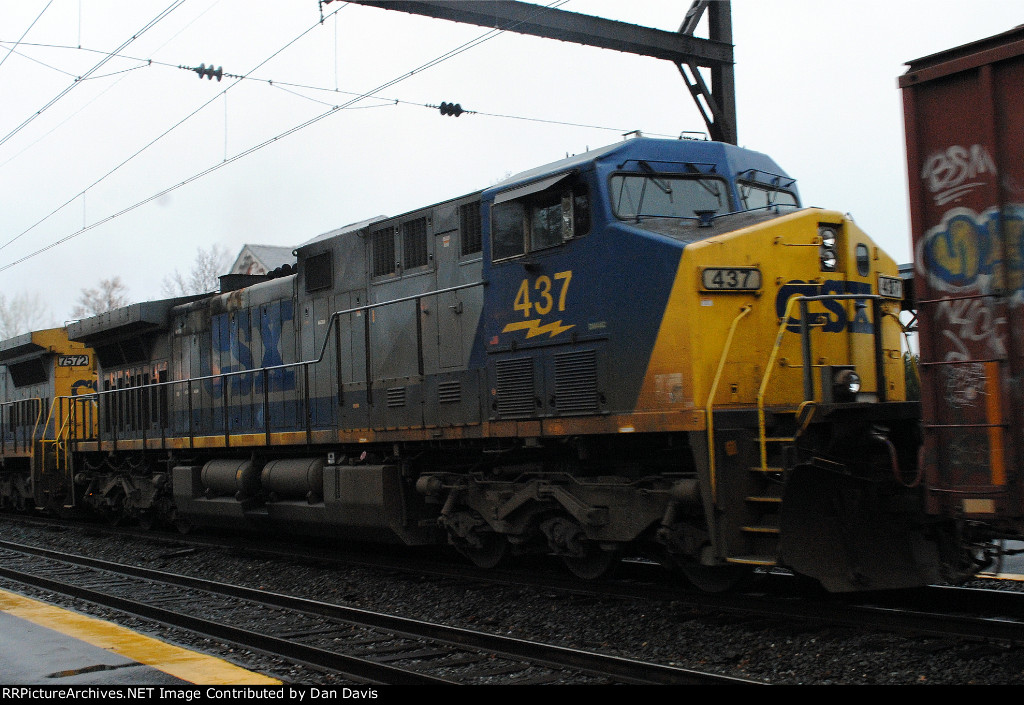 CSX AC44CW 437 trails on Q300-31